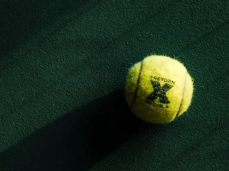 What Are Pressureless Tennis Balls? (and make the right choice ...
